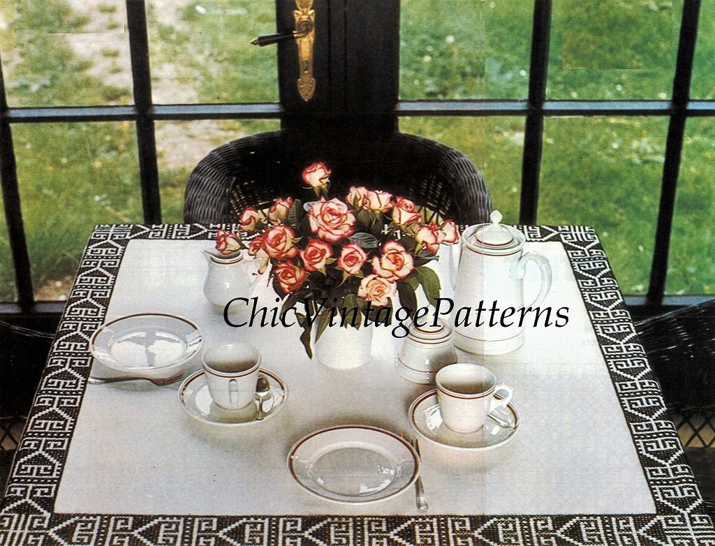 Cross Stitch Tablecloth Border Pattern | ChicVintagePatterns